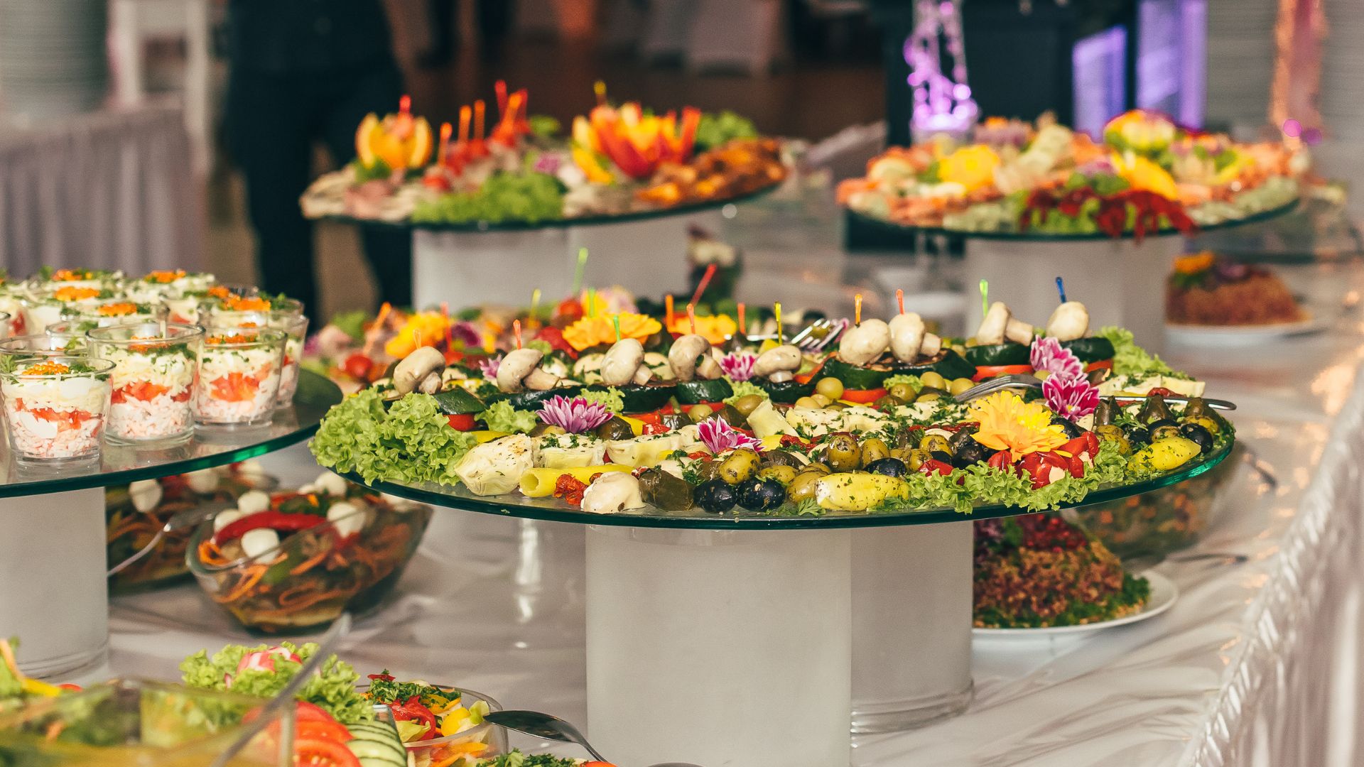 Gala lunch là gì? Cách tổ chức gala lunch thành công